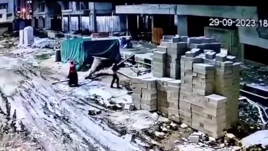 Совет по выживанию, не стой под грузом и стрелой
