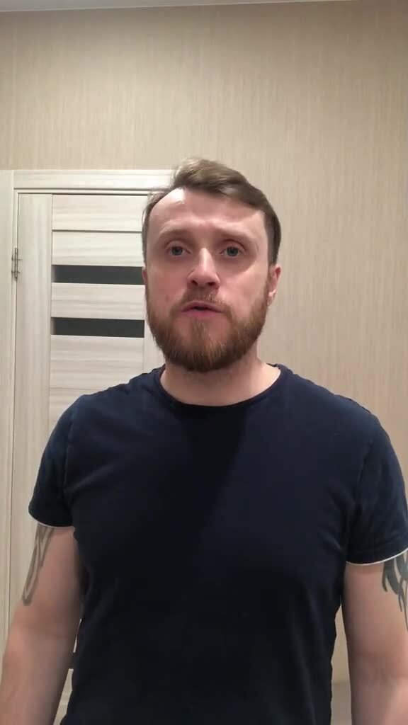 За 2 зайцами воробей с яйцами