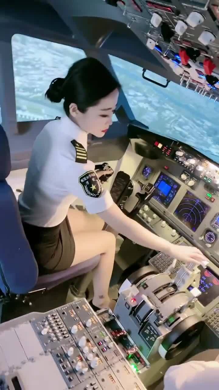 Pretty Girl Pilot China Airline EP #94 Inside the pilot's cockpit