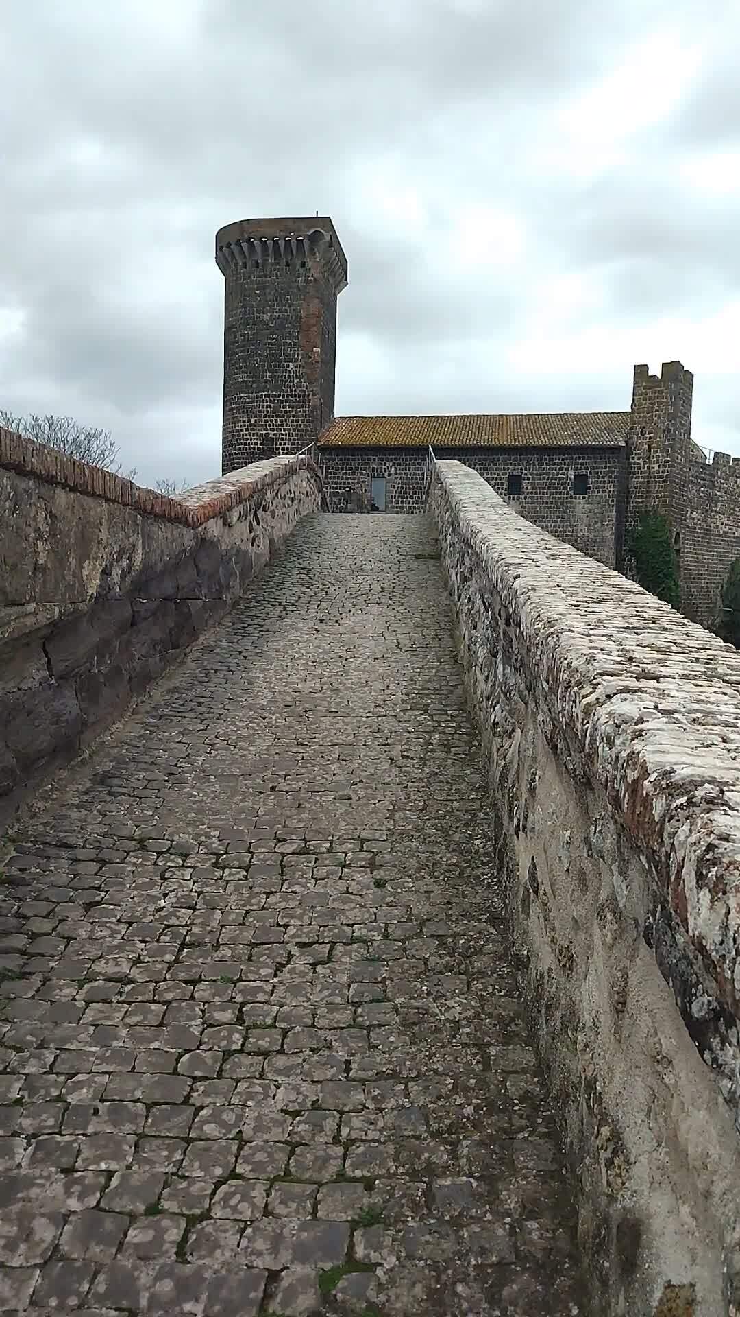 Идём в Средневековый замок в Тоскане: невероятные виды вокруг него