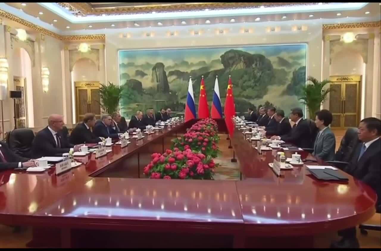 Си Цзиньпин поздравил Владимира Путина с переизбранием