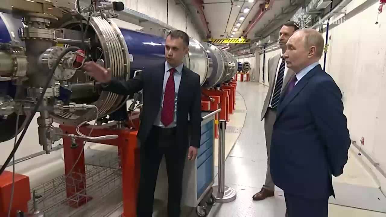 Путин приехал в Объединённый институт ядерных исследований в Дубне
