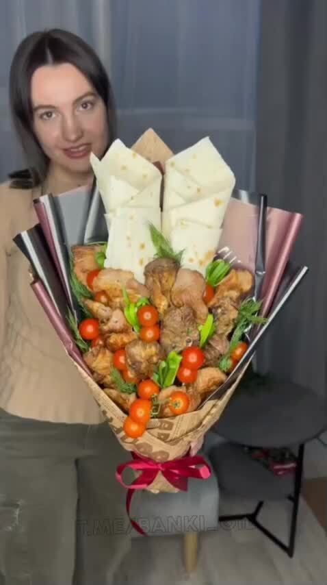 Варианты подарков на 8 марта: букет-шашлык. Мясной букет может удивить ...